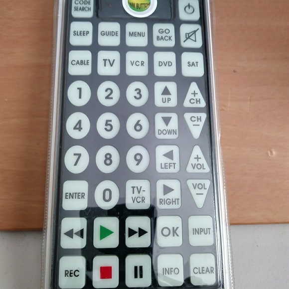 QFXUSA | Portable Audio & Video | Jumbo Universal Remote Control Ntw ...